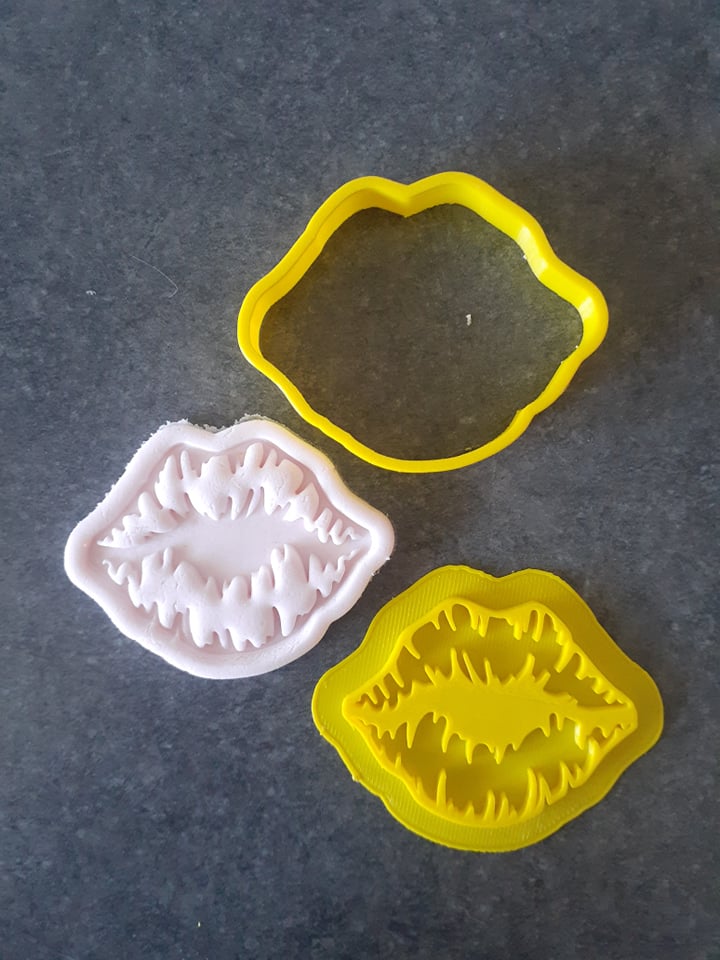 STL file kiss lips fondant POP stamp and cutter 💋・3D printing design to ...
