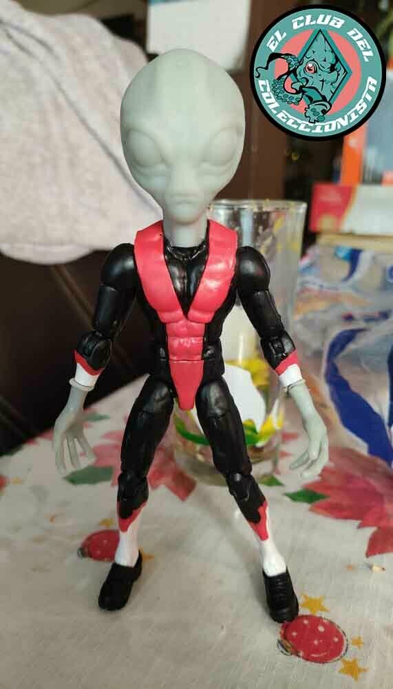 👽 Alien head an hands・Free STL File for ・Cults