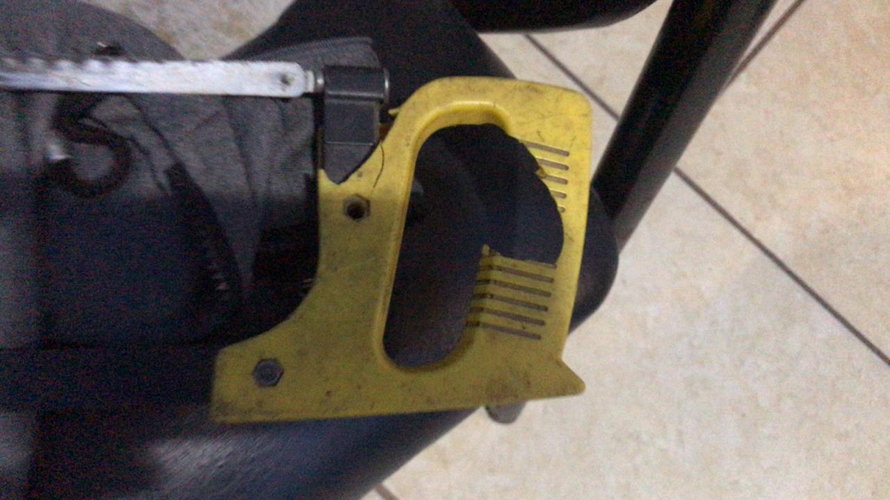 STL file Handle for hacksaw 🪚 ・3D printer design to download・Cults