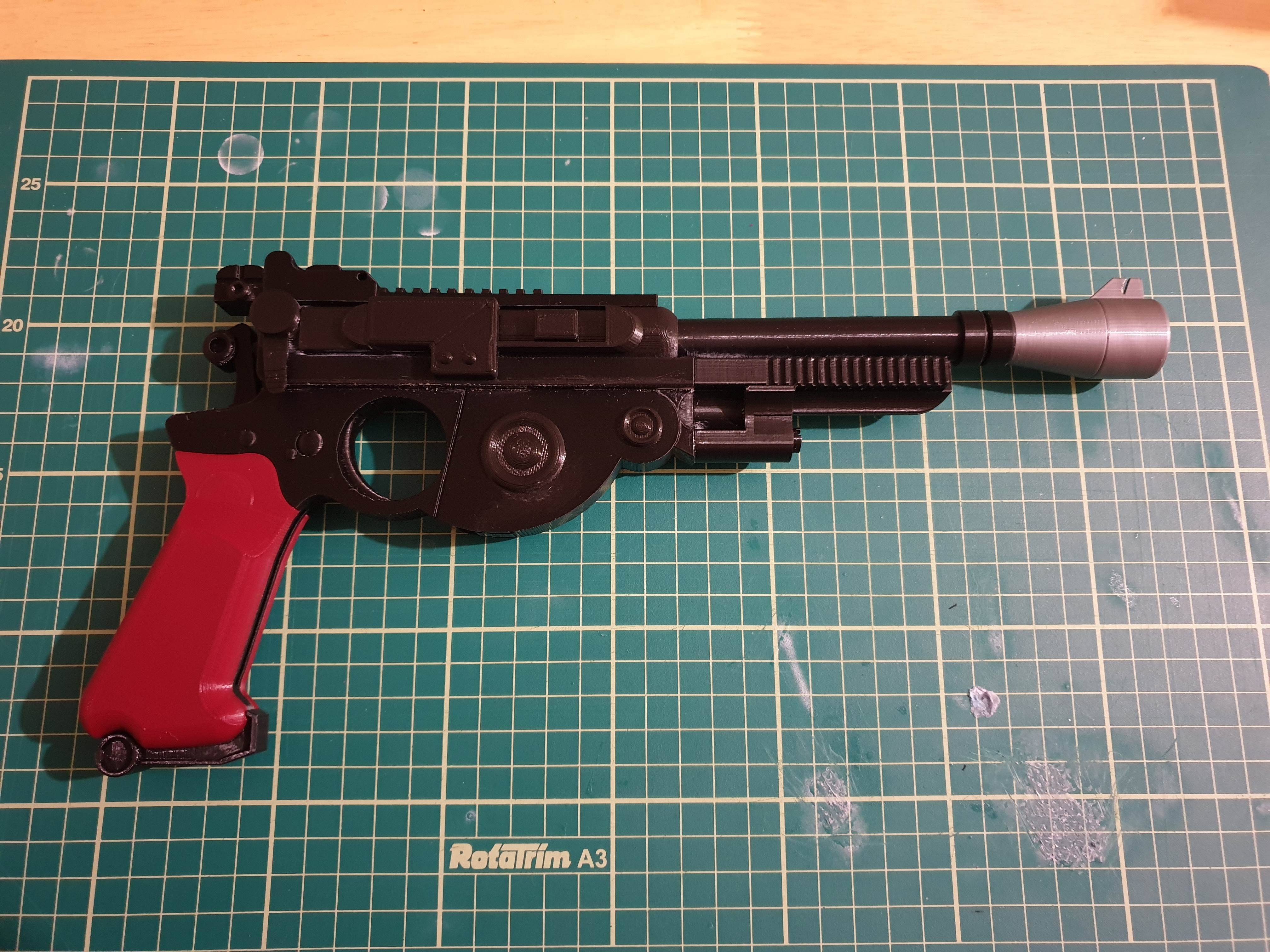 El blaster mandaloriano (versión final) imprimible en 3D・Cults