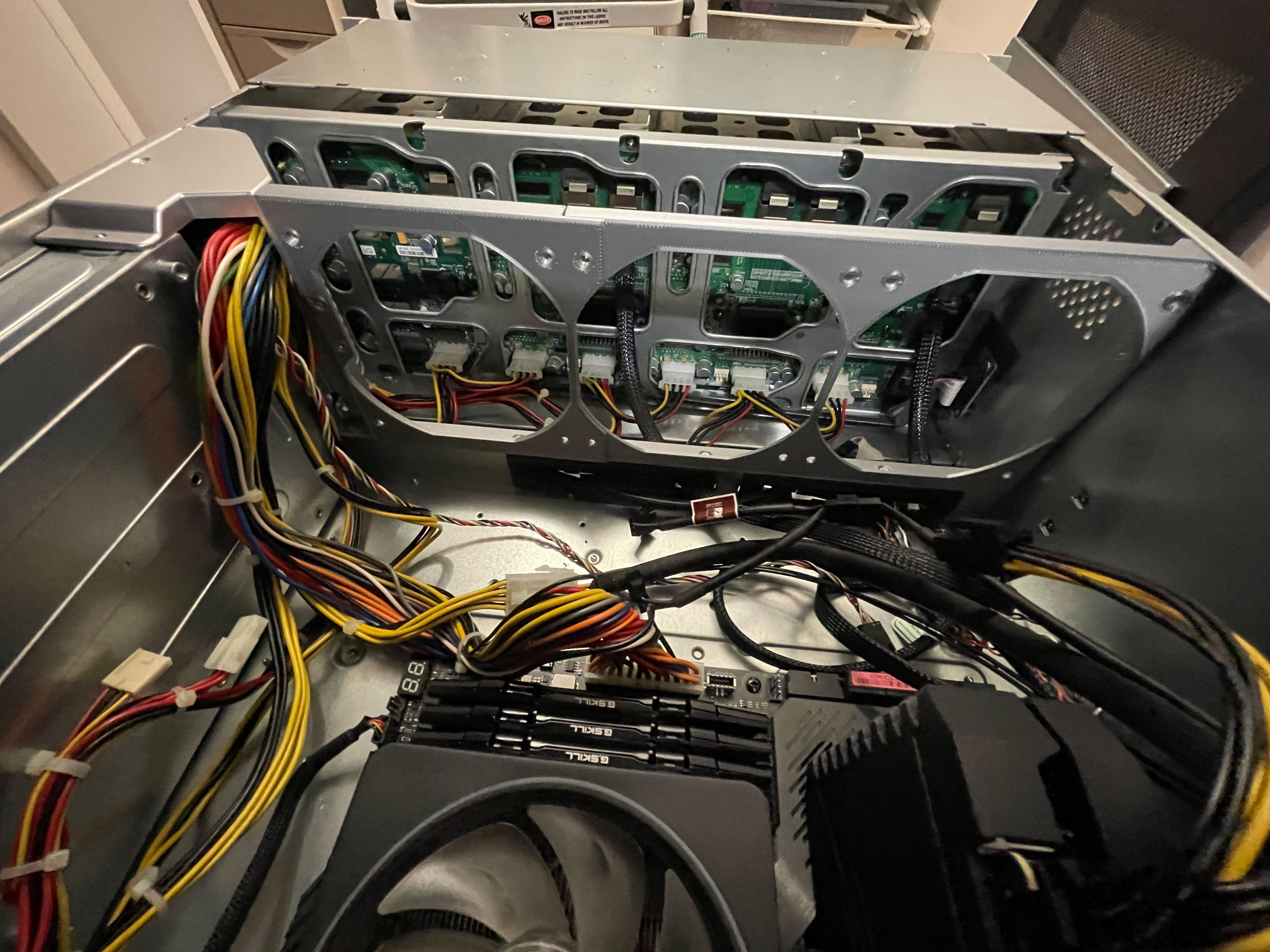 📱 Supermicro SC846 120mm Fan Shroud・ STL File for ・Cults