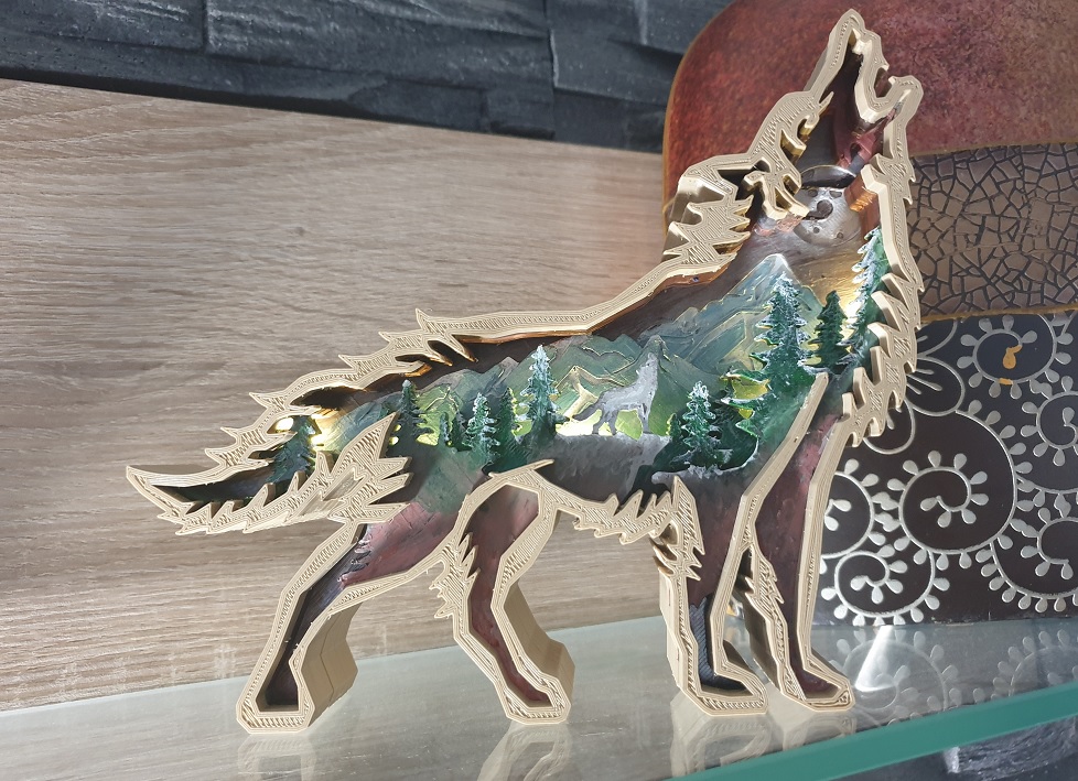 STL file Layered Wolf decoration 🐺 ・Template to download and 3D print・Cults