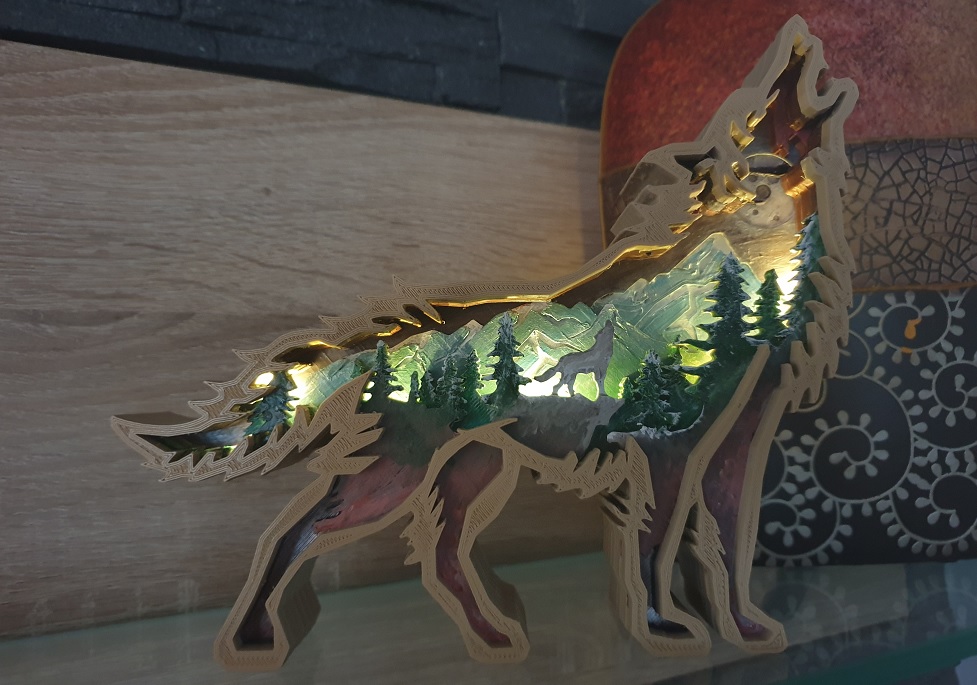 STL file Layered Wolf decoration 🐺 ・Template to download and 3D print・Cults