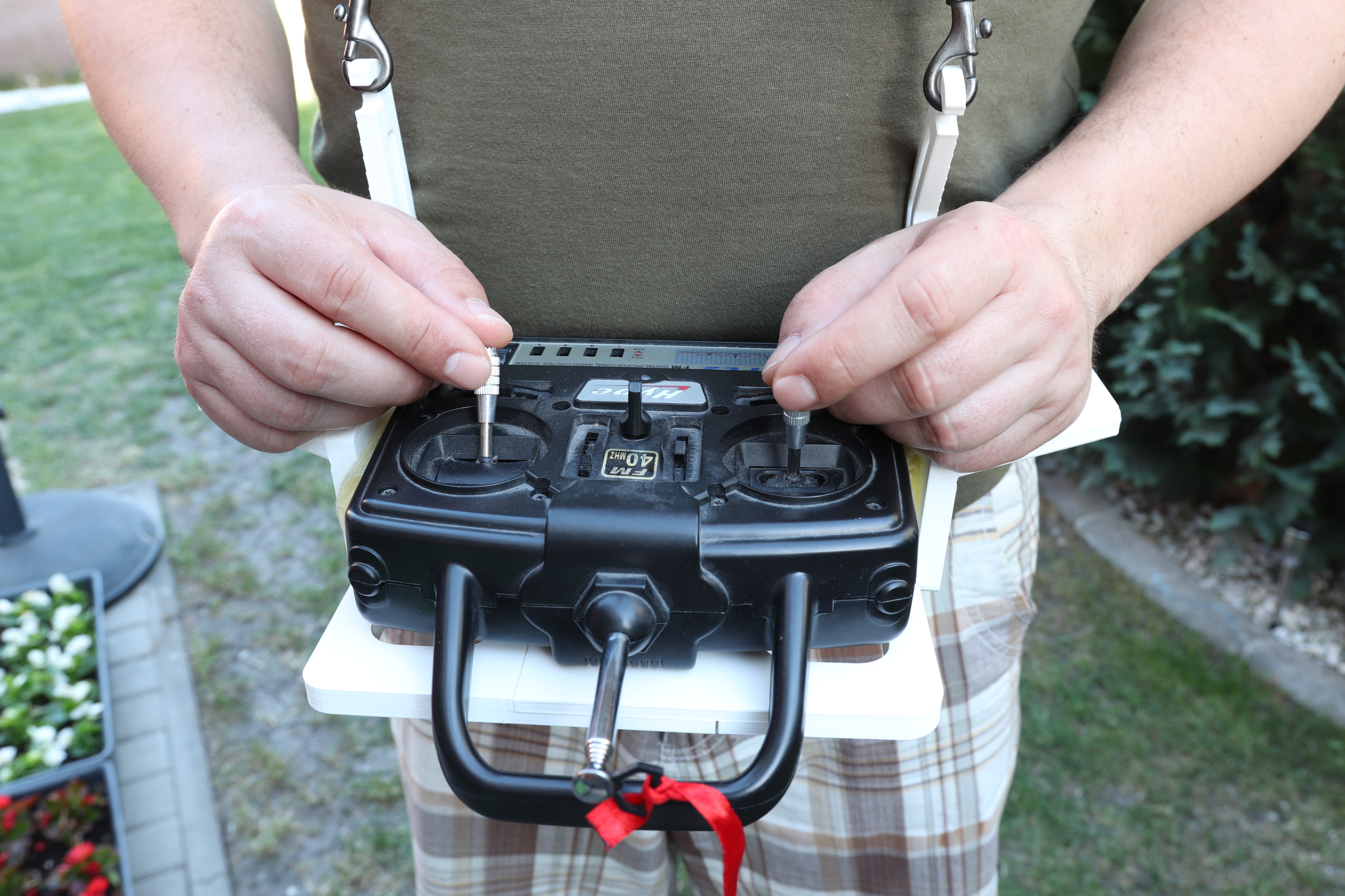 📻 Adjustable RC transmitter tray・ STL File for ・Cults