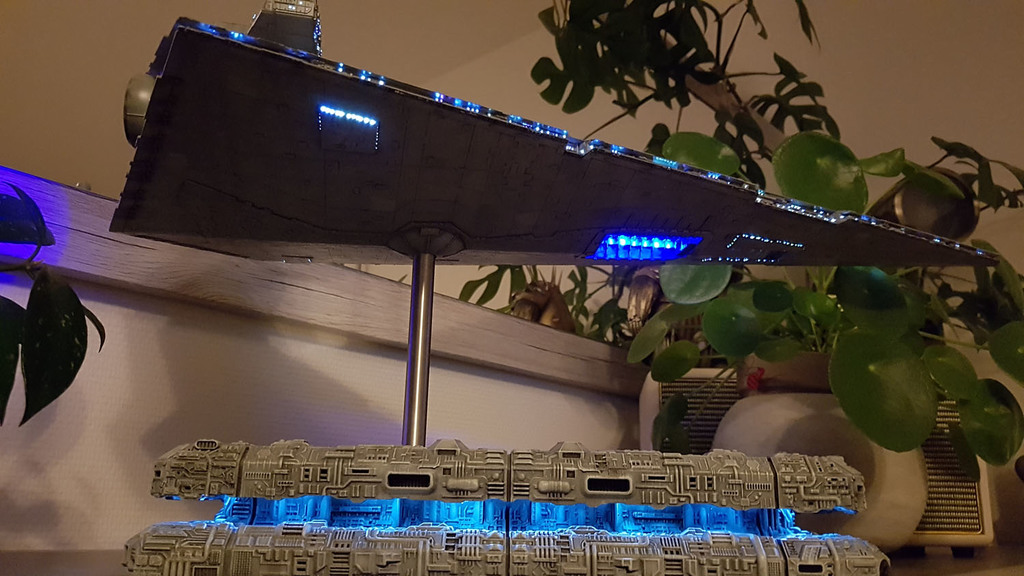 Illuminated base / display for models (or other)・Free 3D File for ・Cults