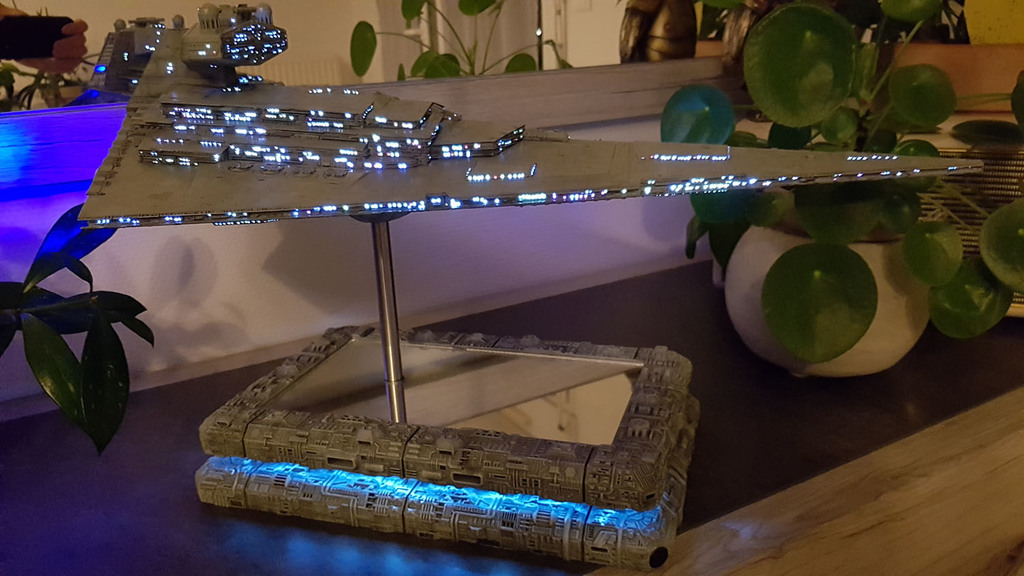 Illuminated base / display for models (or other)・Free 3D File for ・Cults