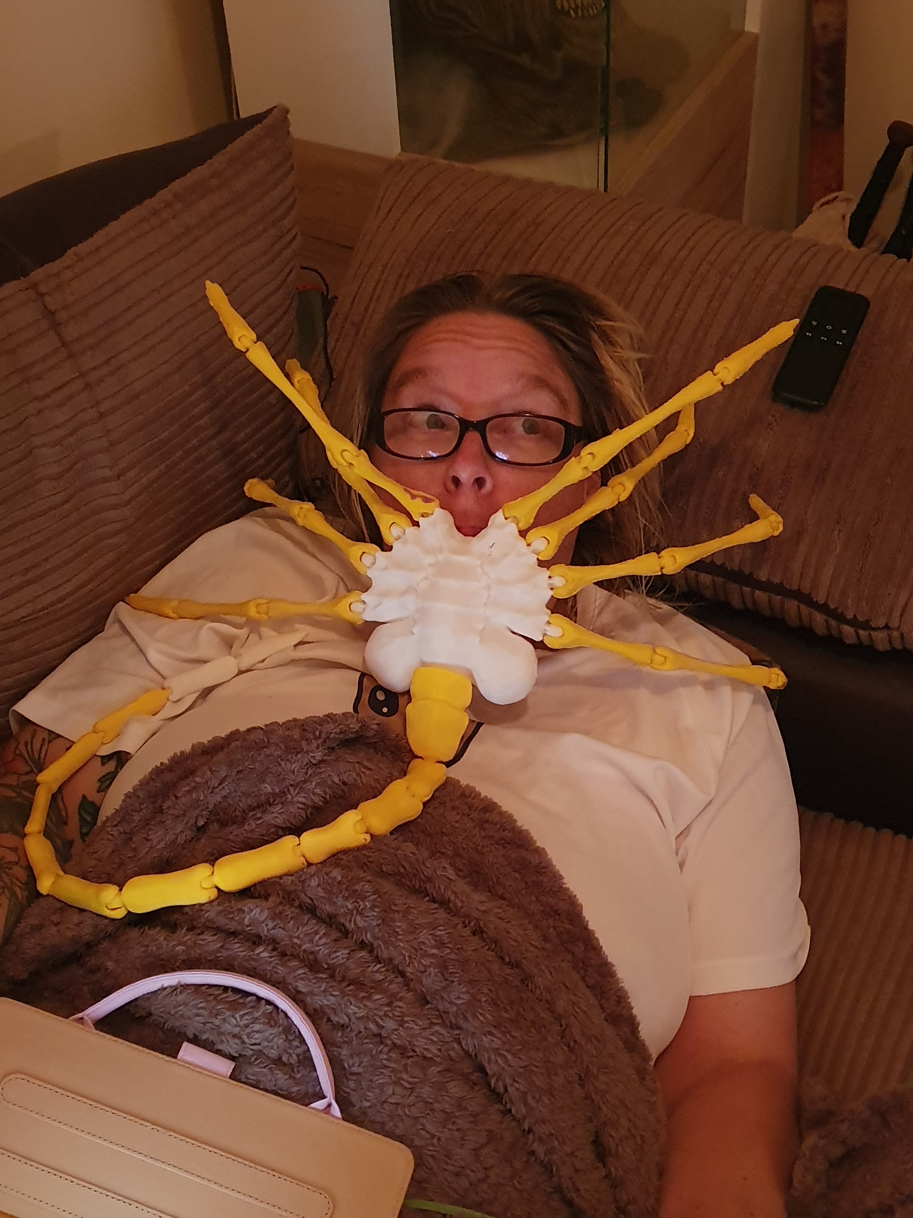 3D printing Agisis Ultimate Alien Face Hugger (40in x 23in - LIFE SIZE ...