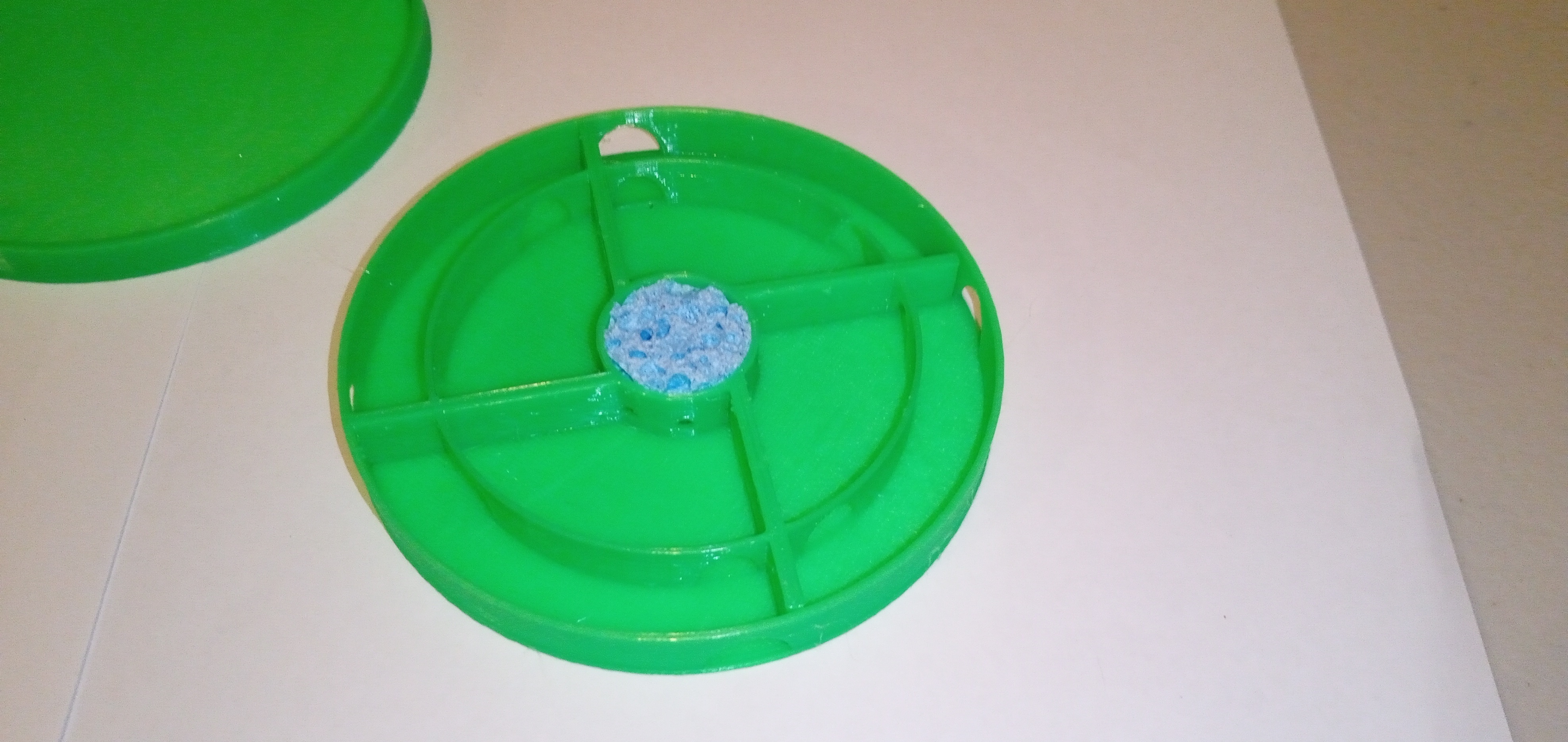 STL file Queen Ant Founding Trap 👸・3D printable model to download・Cults