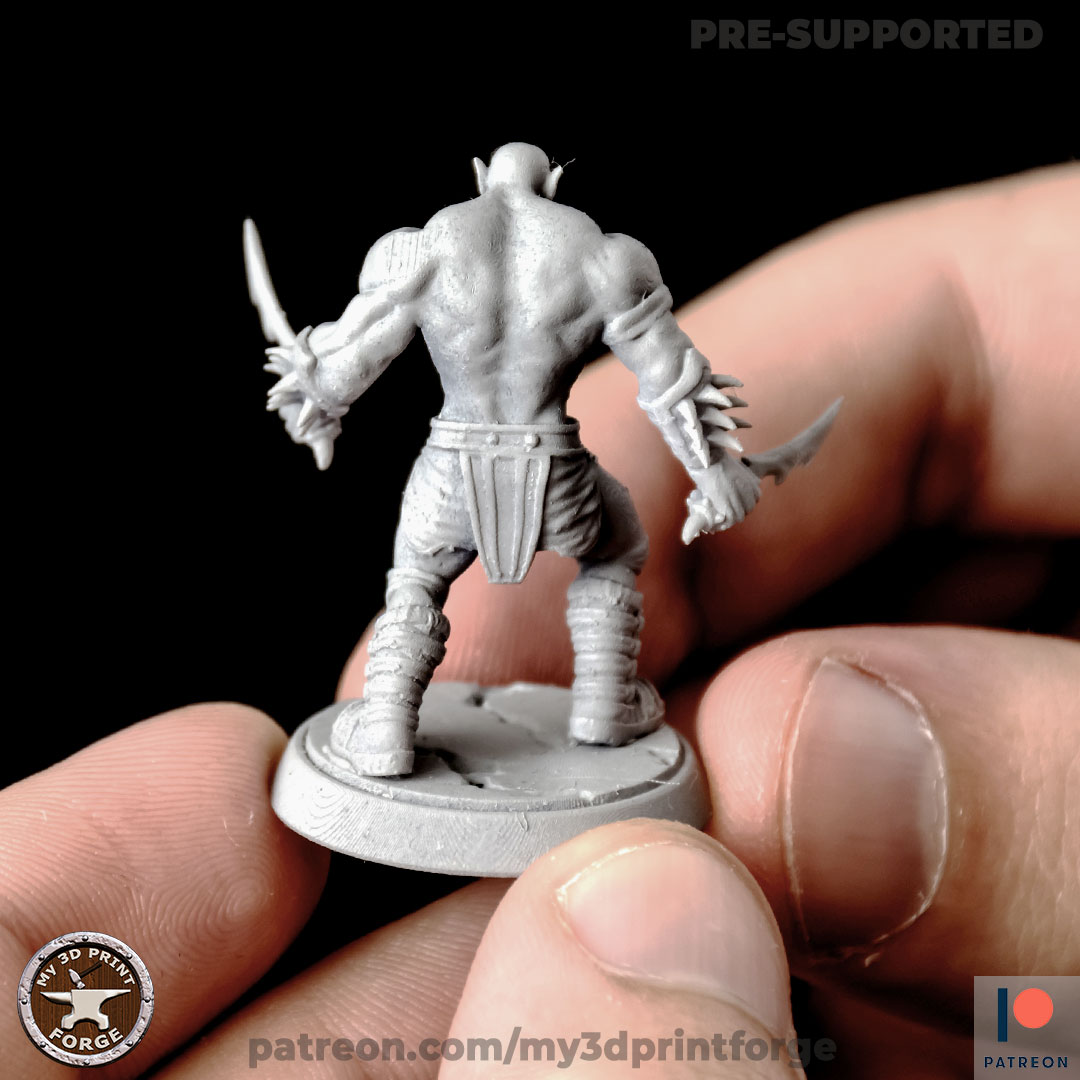 👹 Orc Rogue with two daggers・ 3D File for ・Cults
