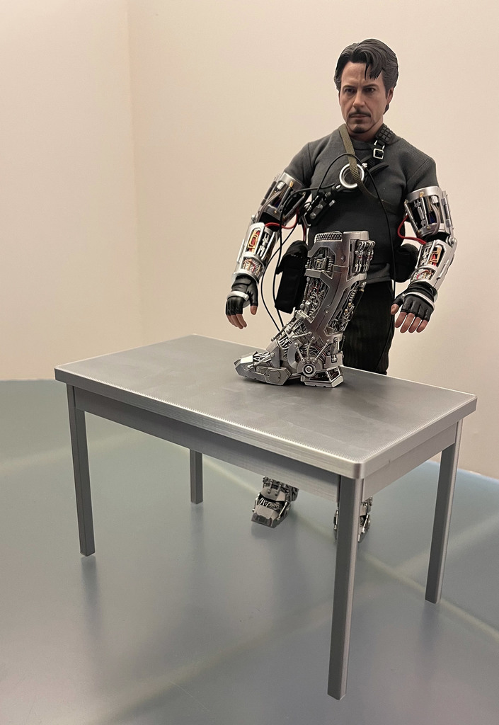 Archivo 3D gratis Metal Table - for HotToys 1:6 Scale Figures 🦾 ・Modelo para descargar y ...
