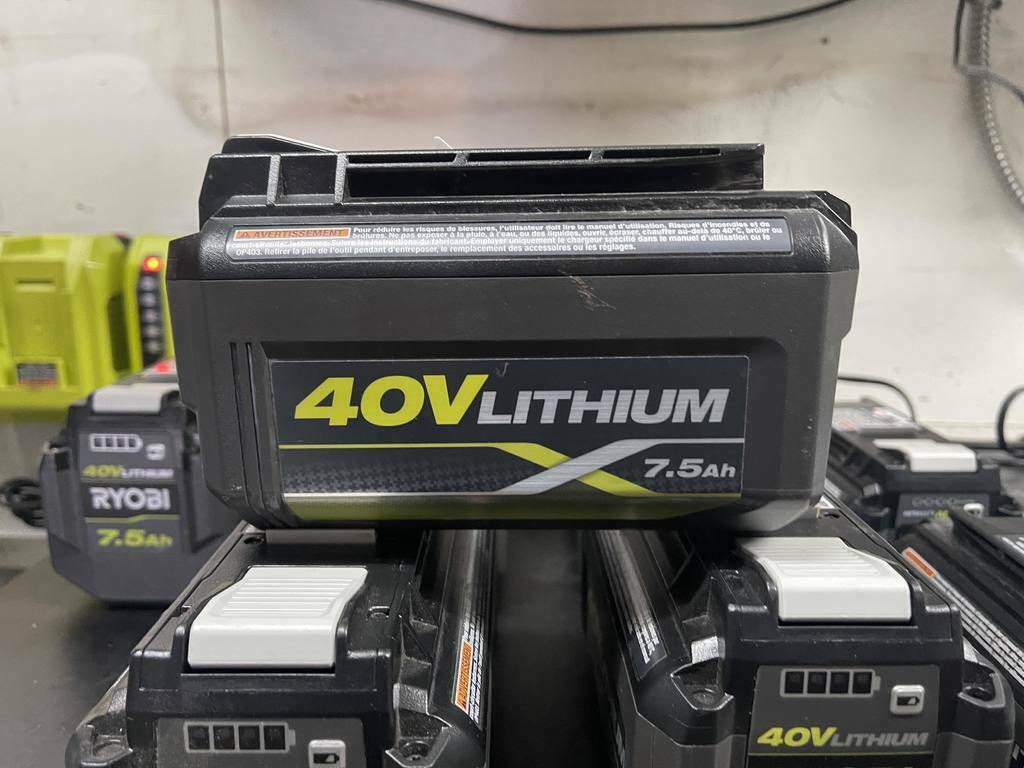 🔋 Ryobi 40 Volt Battery Wall Mount・Free 3D File for ・Cults