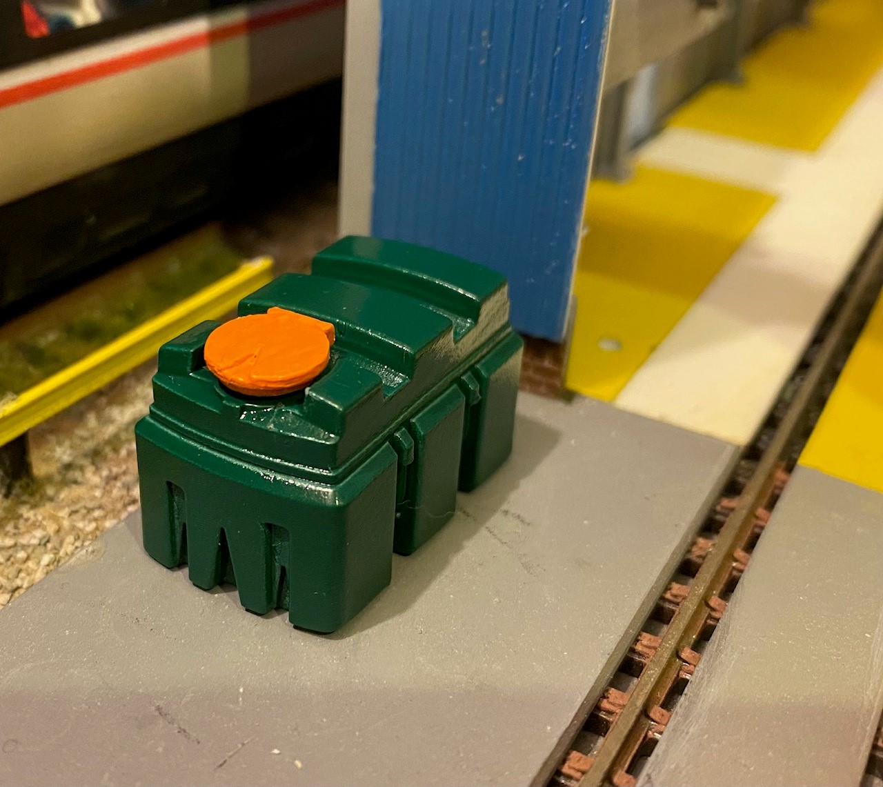 STL file Model Railway - Plastic Oil Tank or Waste Oil Tank 🛤️・3D print ...