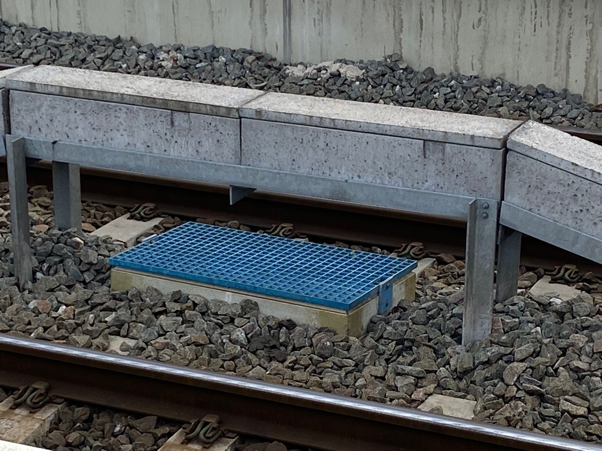 STL file Model Railway Concrete Lineside Trunking - Raised Section 🛤️ ...