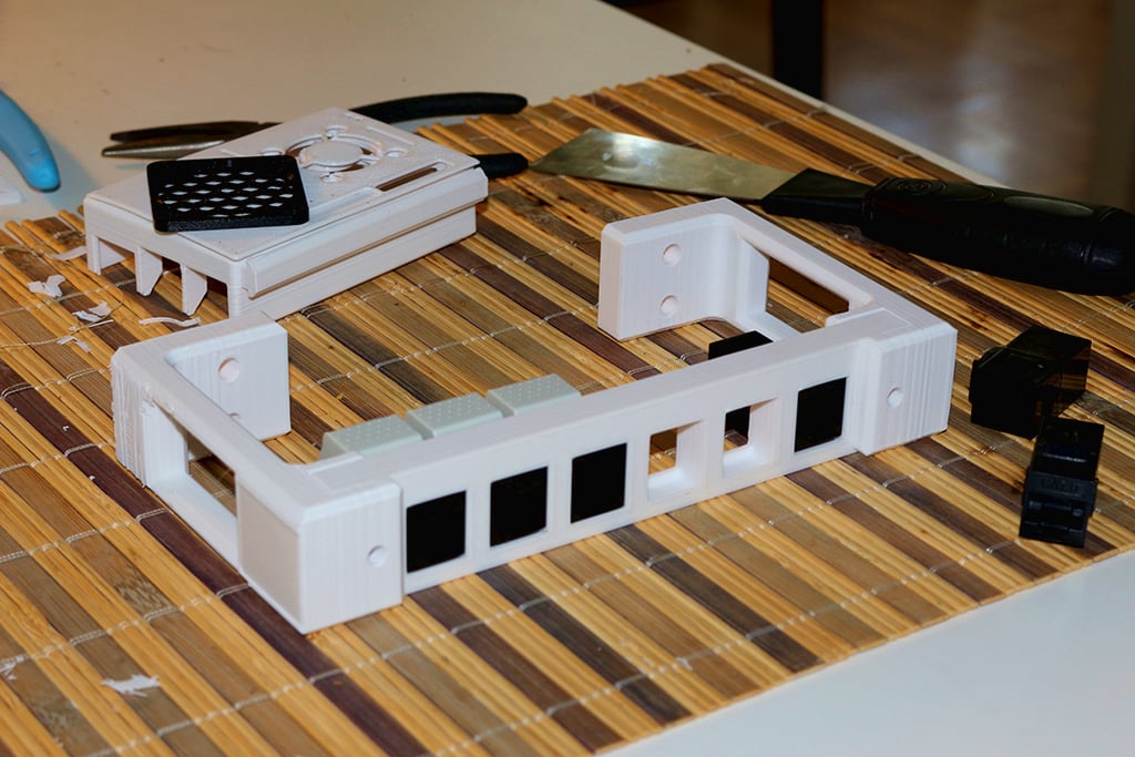 3D printable 1x6 patch panel・Cults