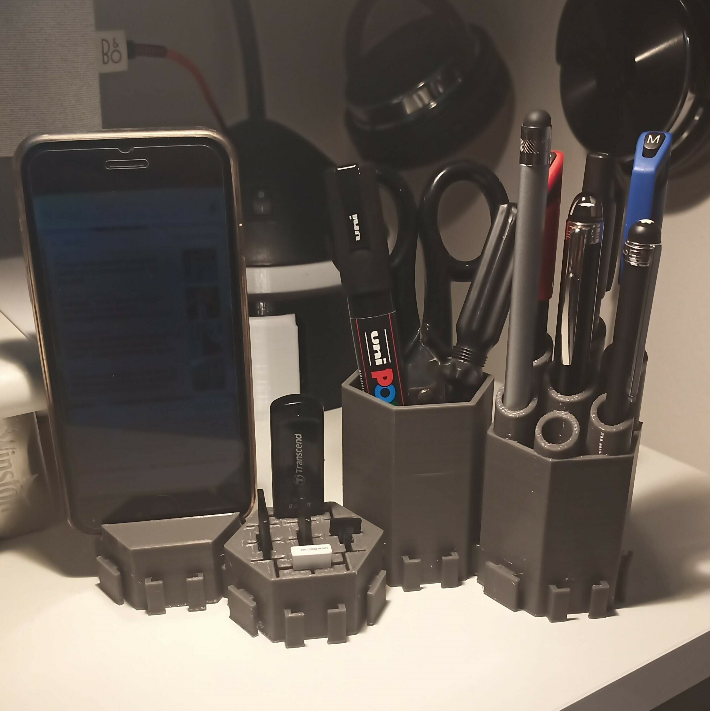 🏢 HexxDesk modular desktop organizer・Free STL File for ・Cults