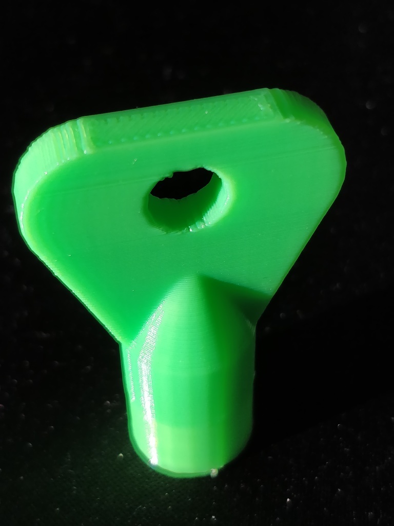 3D printed Multi-purpose Triangle Key・Cults