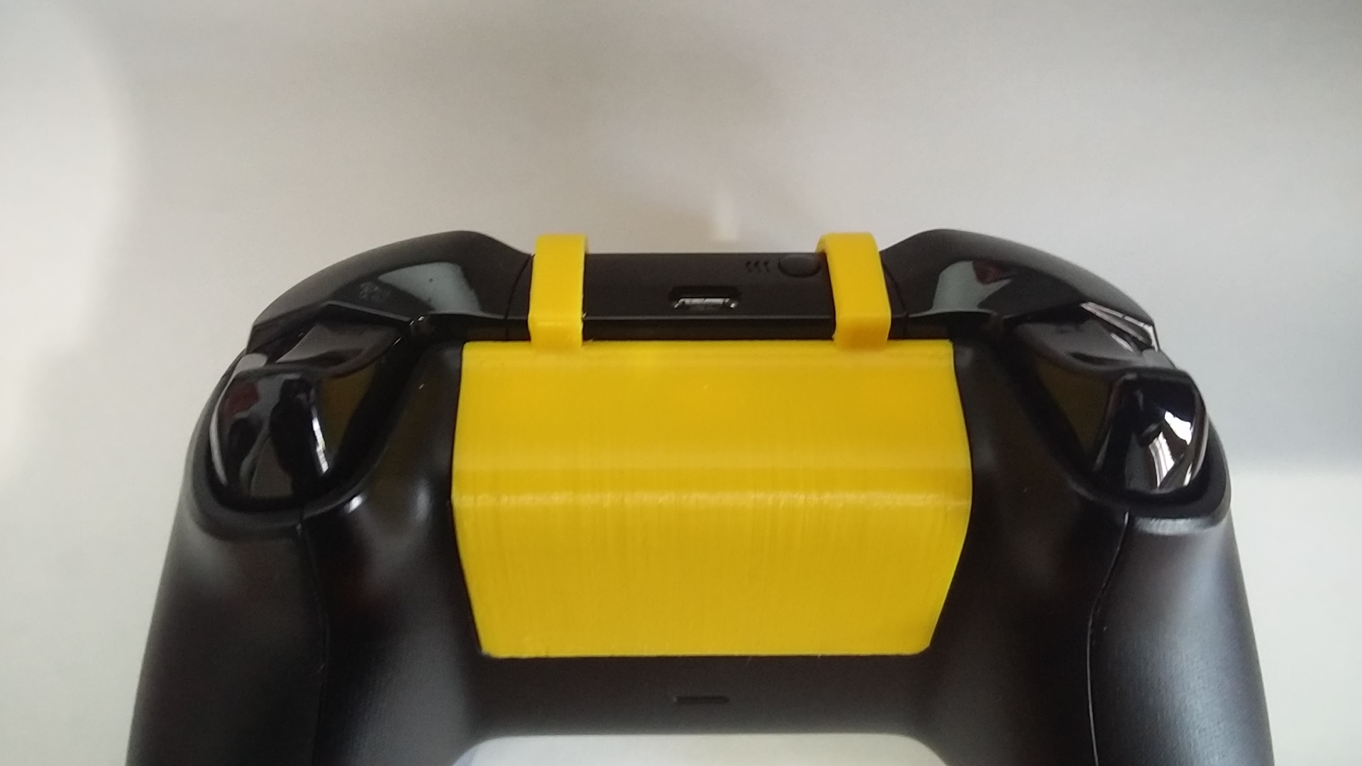 STL file Xbox One Controller Battery Cover + Xbox button Glare Shield 🎮 ...