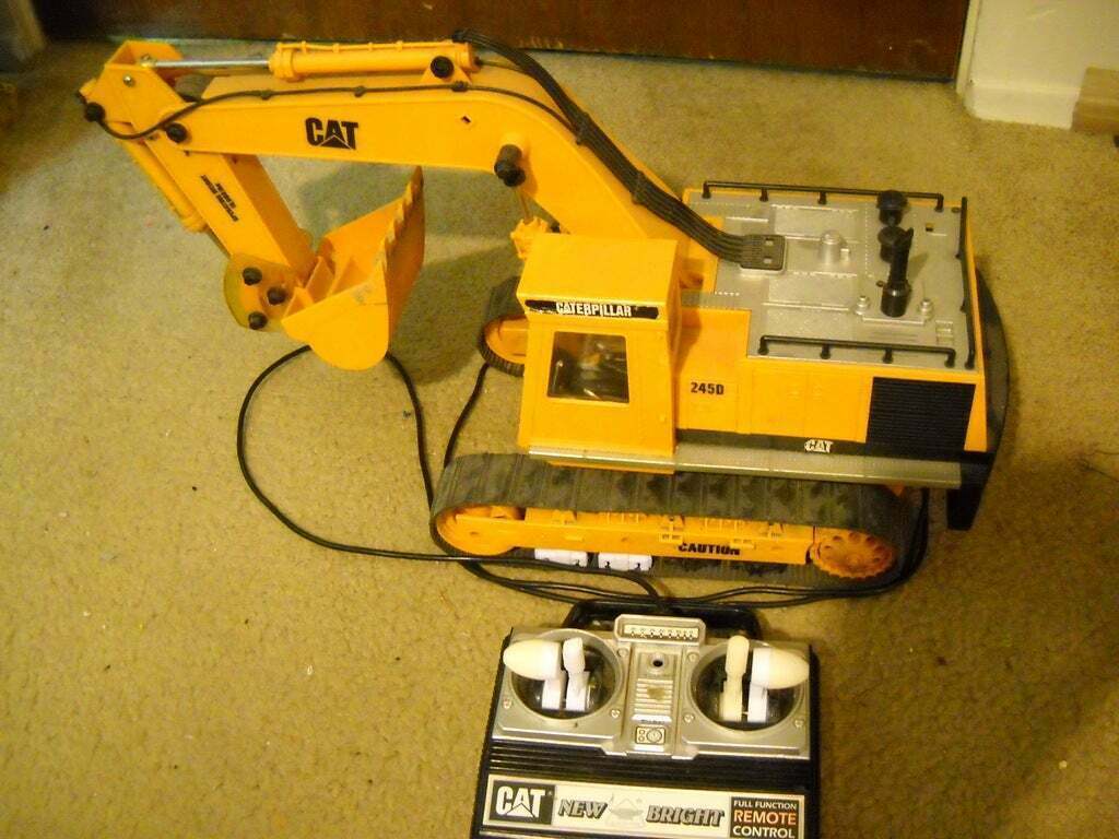 Free STL file New Bright Cat 245D Hydraulic Excavator track rollers and ...