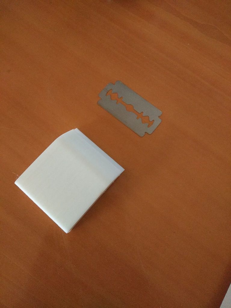 Free STL file Razor blade holder - Simple scrapper 🪒 ・Model to download ...