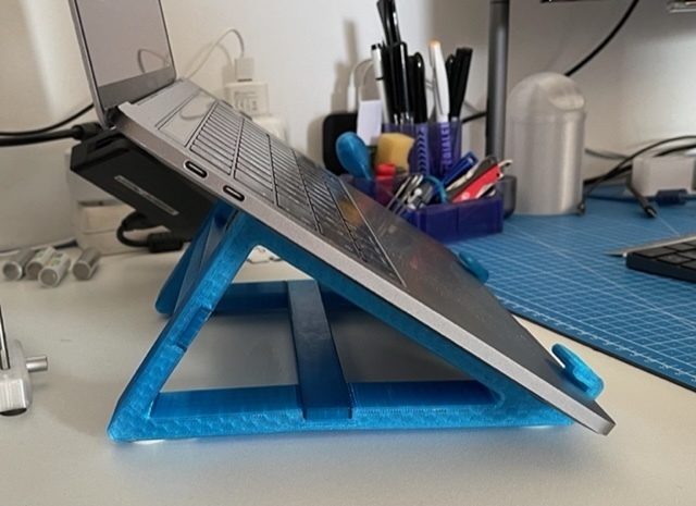Free STL file MacBook Pro stand, laptop (Small printing tray) 💻 ・Object ...