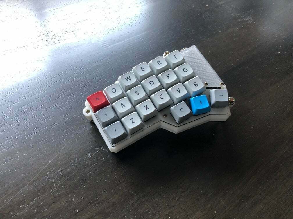 Free STL file CRKBD Tented Case 🖥️ ・3D printable model to download・Cults