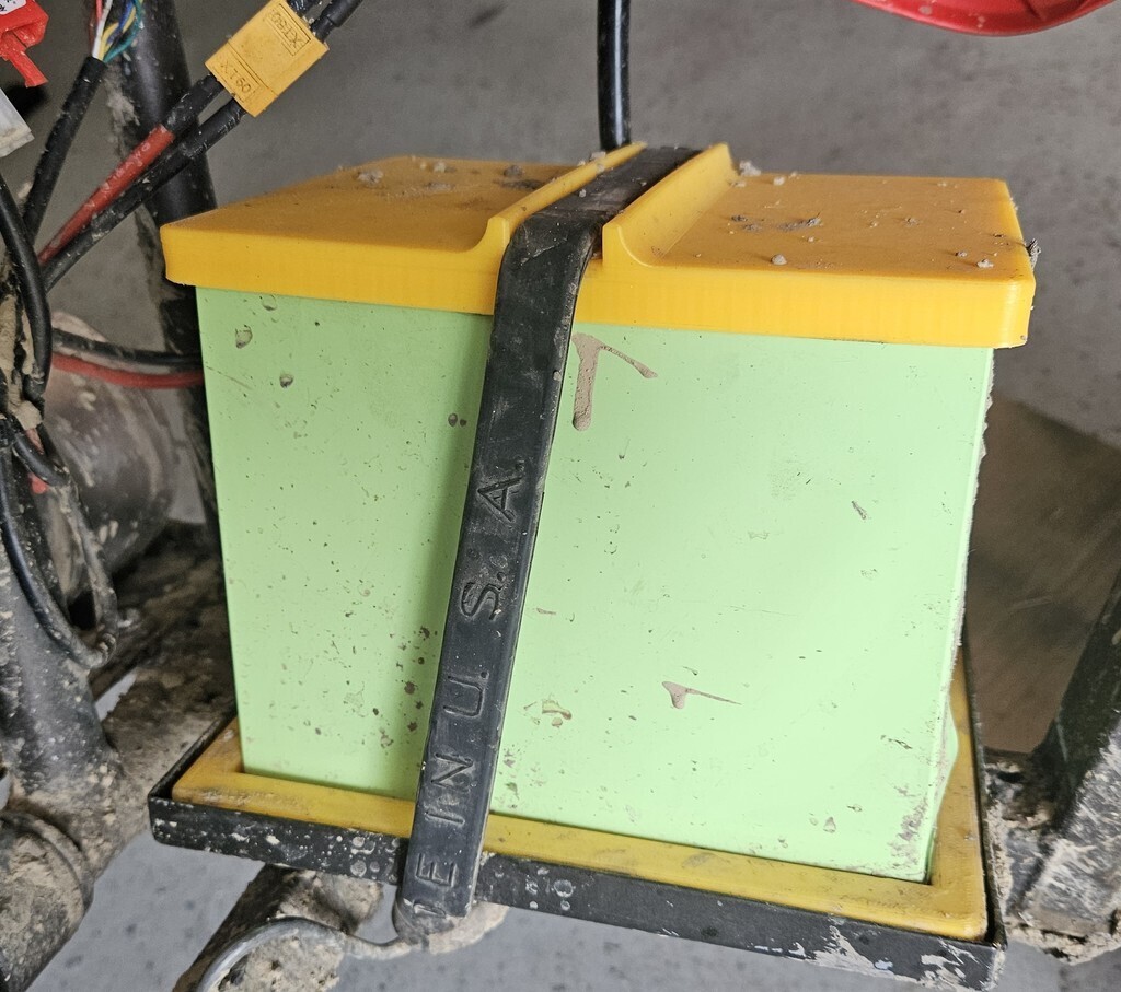 Free 3D file Razor SX500 Battery Tray Adapter and Bungee Holder Top 🪒 ...