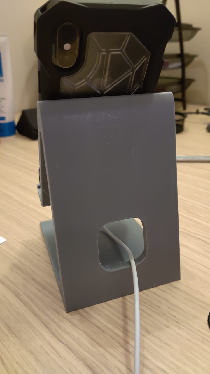 Free STL file iphone stand 📱 ・3D printing model to download・Cults