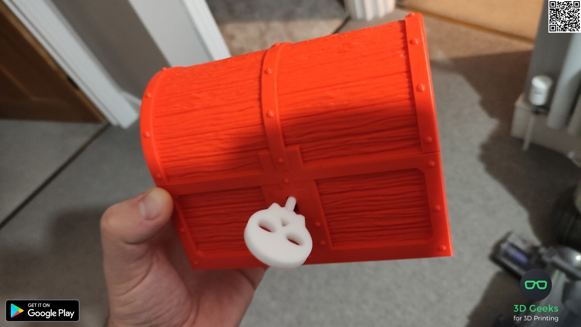 🔒 Hinged Chest with Working Lock and Wood Texture・3D Print・Cults