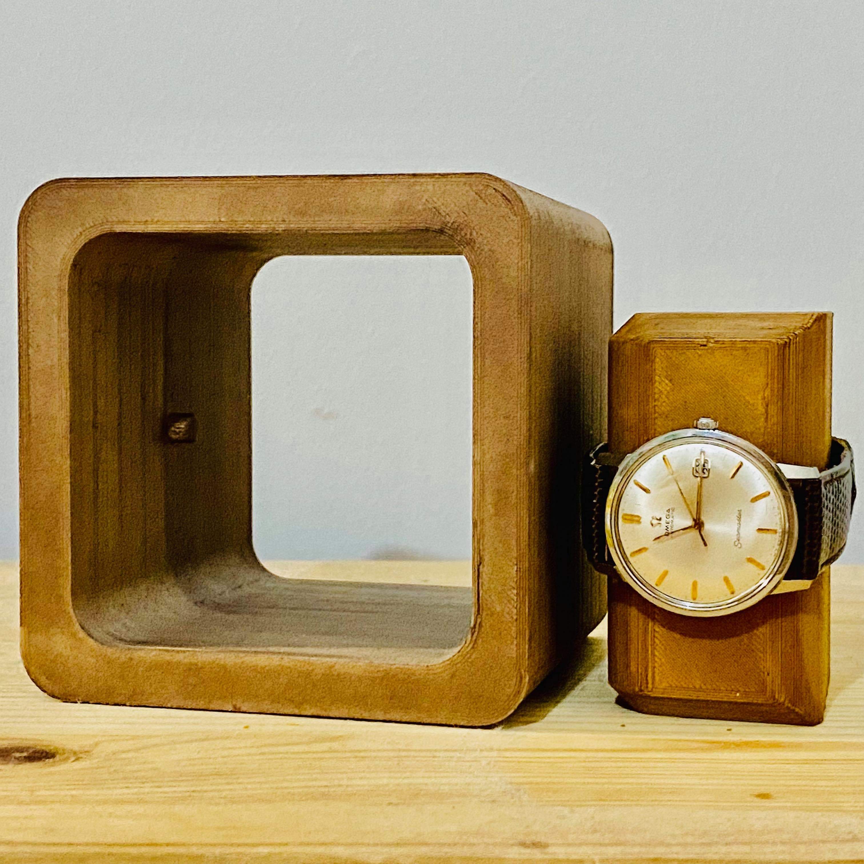 3D file Modern Wooden Watch Display Stand 🪵・3D print design to download ...