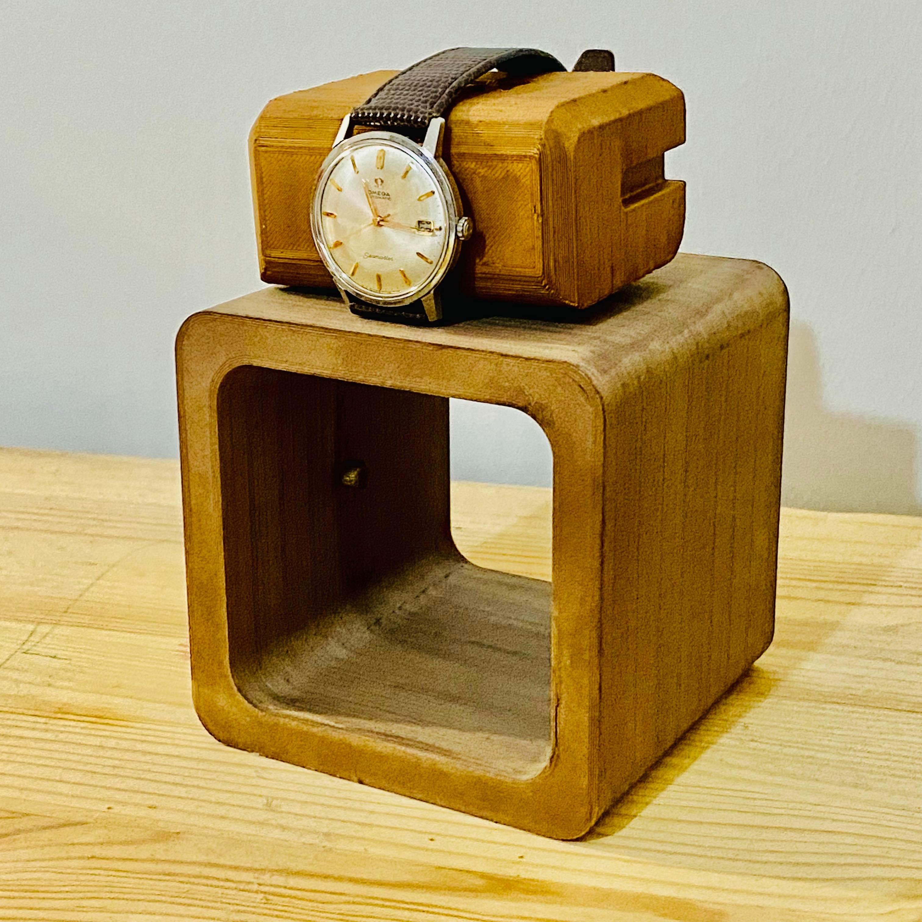 3D file Modern Wooden Watch Display Stand 🪵・3D print design to download ...