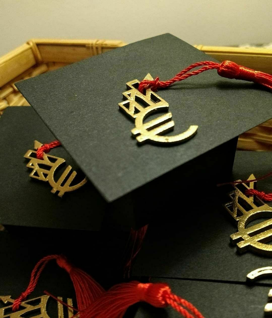 STL file Ornament for graduation souvenir - Economics (Euro symbol ...