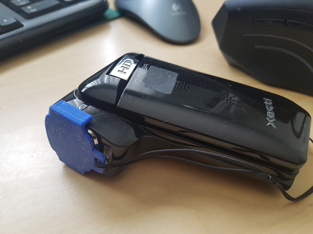 📷 Lens cover for a Sanyo Xacti CG10 flip camera・Free 3D File for ・Cults