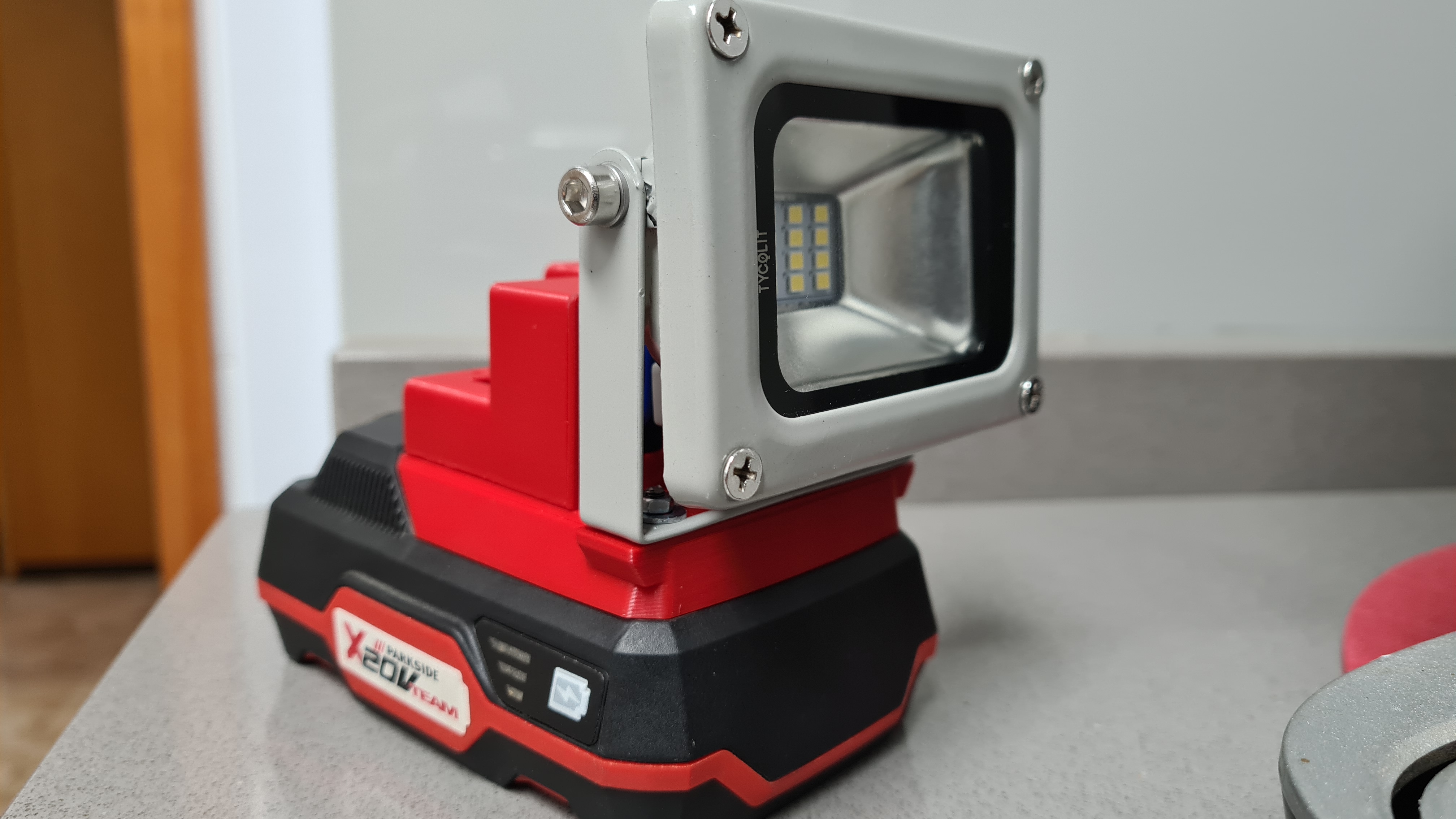 STL file Parkside X20 Light with battery protection 🔋 ・3D printer model ...