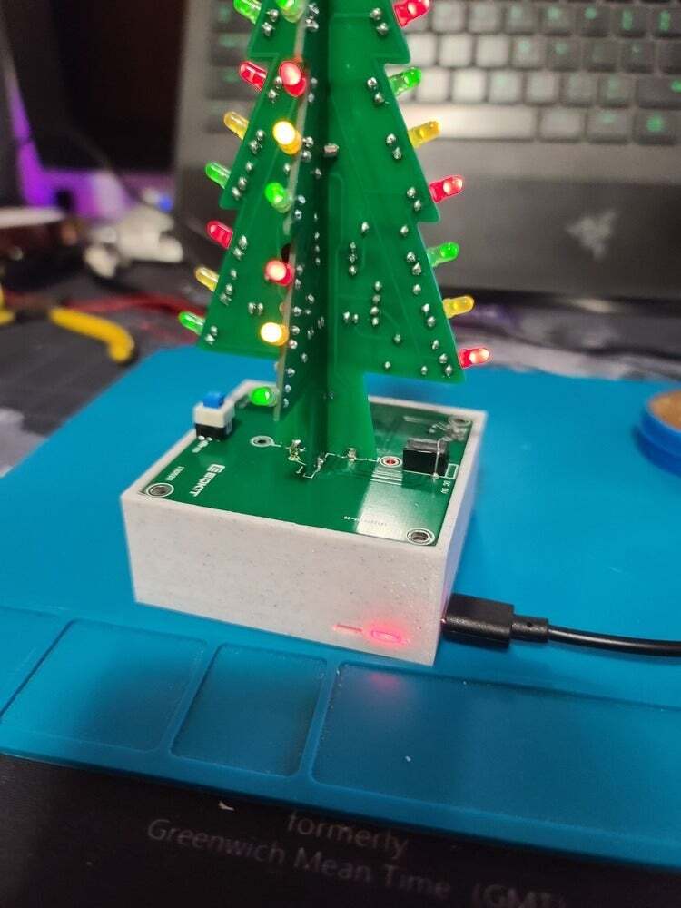 Free STL file Christmas PCB Tree rechargeable base 🎄・3D printer model ...