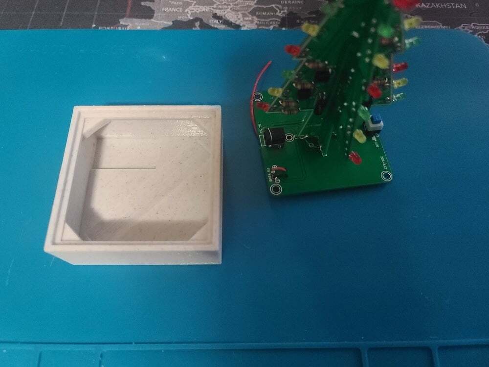 Free STL file Christmas PCB Tree rechargeable base 🎄・3D printer model ...