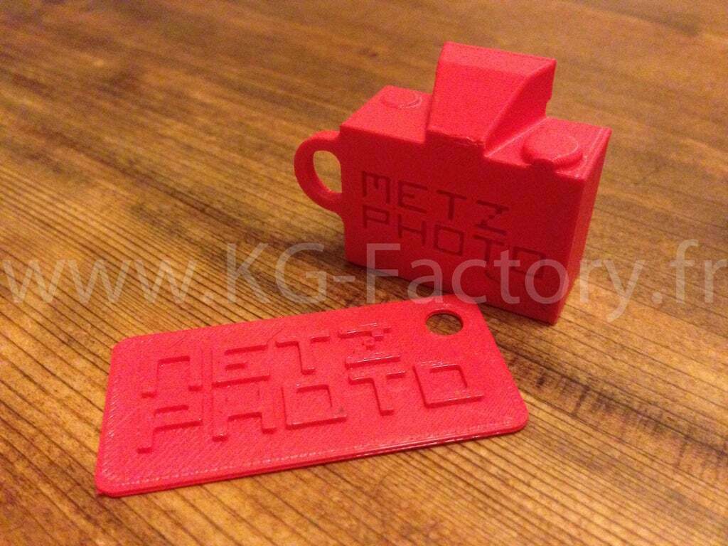 Free STL file Photo Camera KeyChain 📷・3D printer model to download・Cults