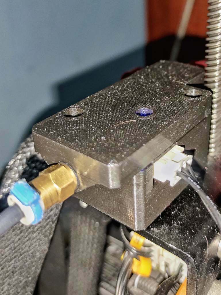 Free 3D file Creality CR6 Filament Sensor Housing for Dual Gear ...