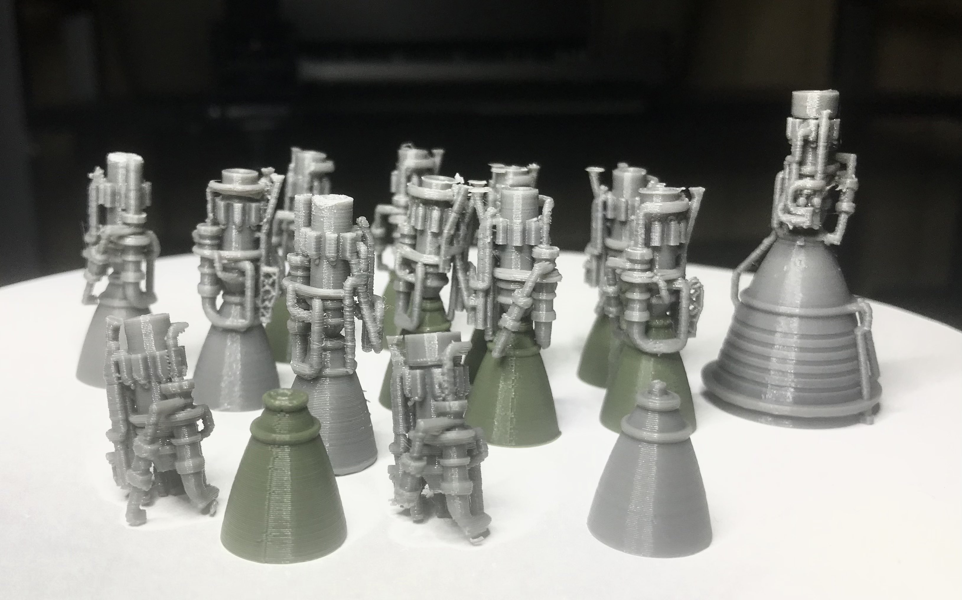 👽 AXM 1:100 SpaceX Raptor Engine・ STL File for ・Cults