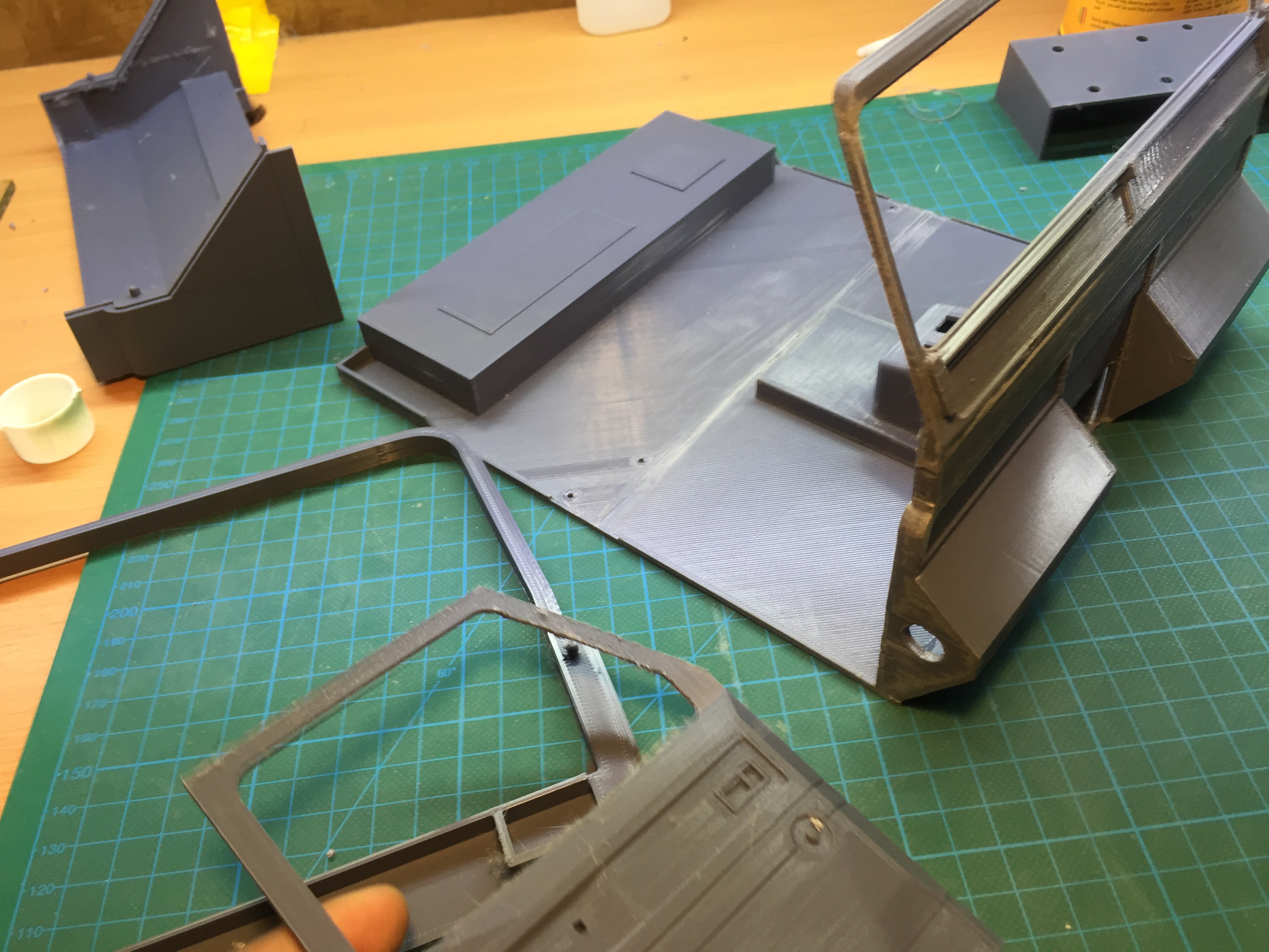 STL file Land Rover defender 130 high capacity For 1:10 rc chassis 👽 ...
