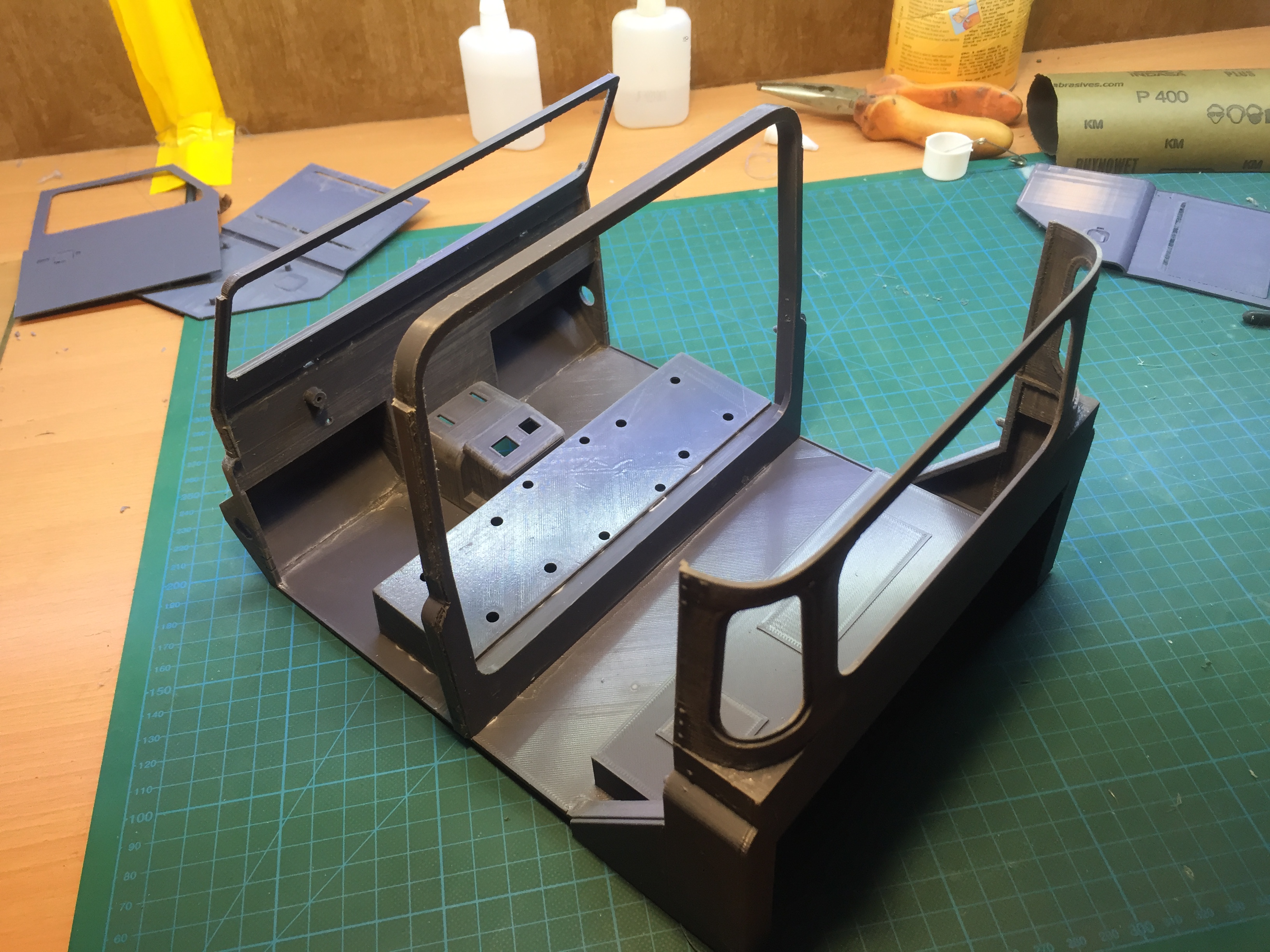 STL file Land Rover defender 130 high capacity For 1:10 rc chassis 👽 ...