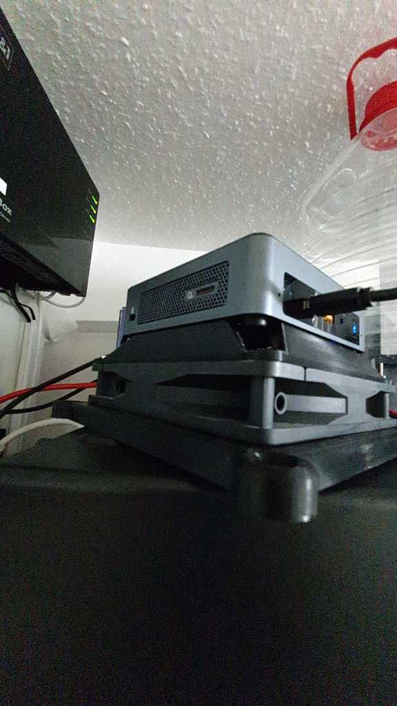 Free STL file Wallmount for 140mm Fan for an Intel NUC (NUCi5BEK) 🛑 ...