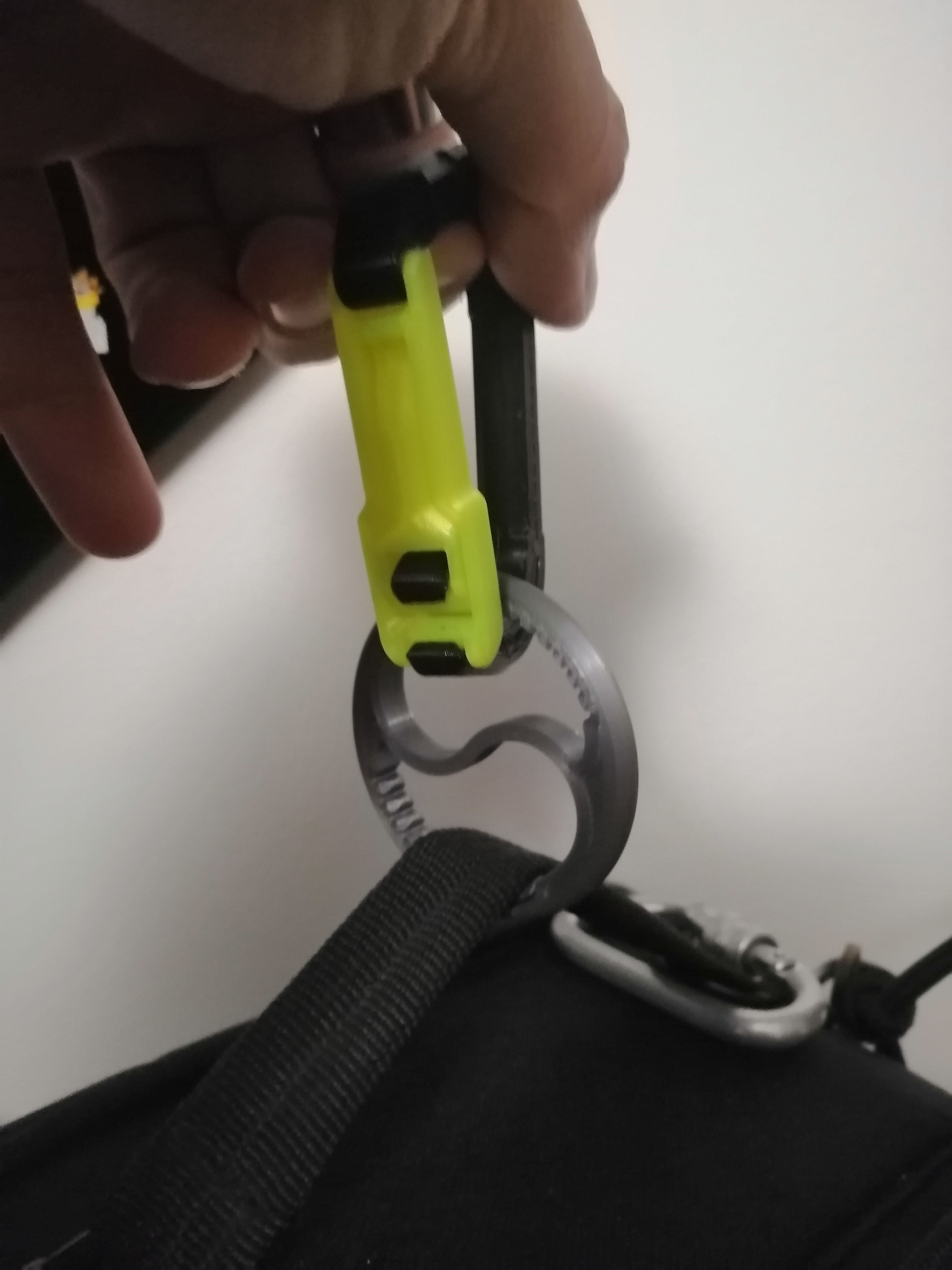 3D printed Simple Carabiner・Cults