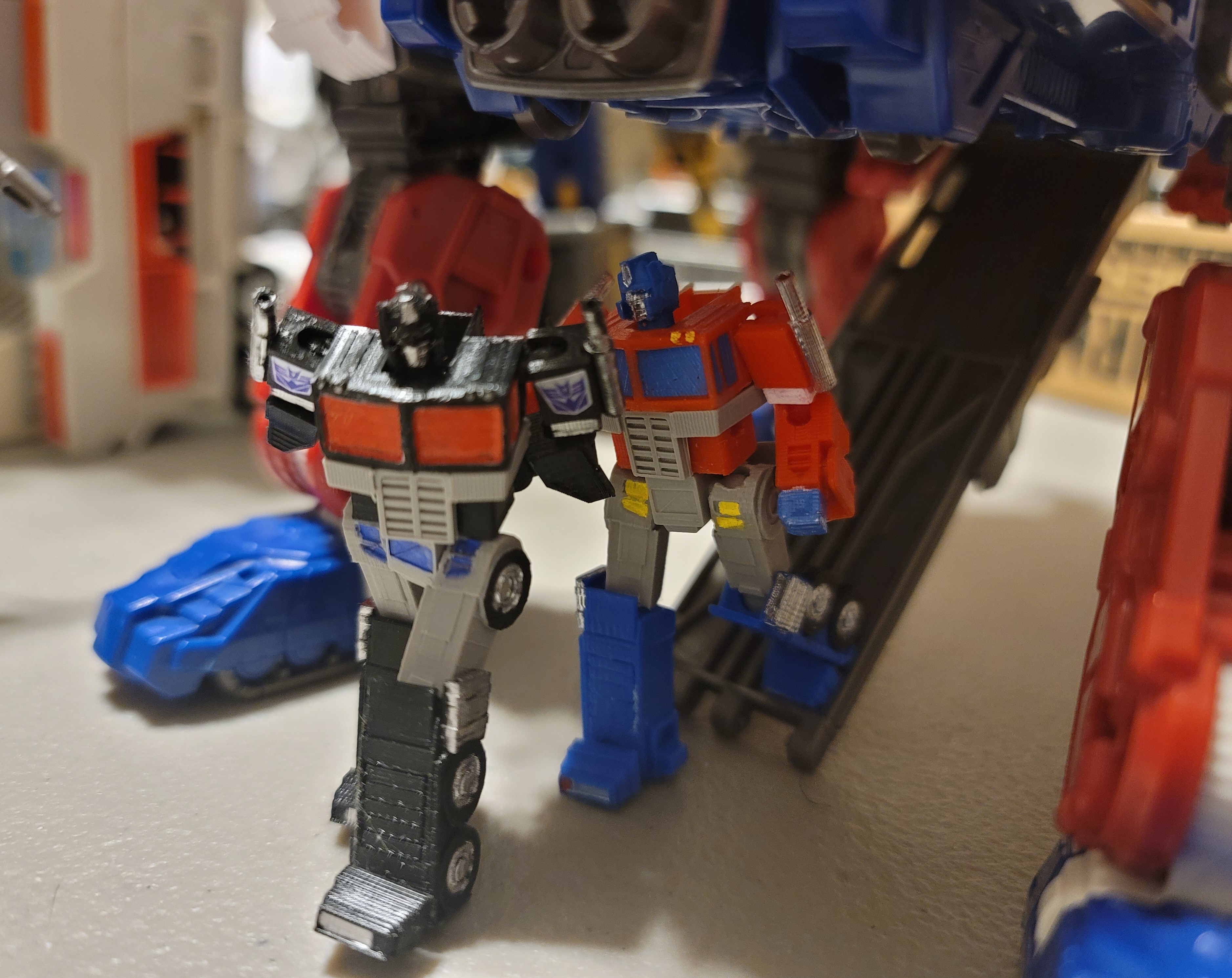 3D file MicroMaster scaled Optimus 🤖 ・3D printer model to download・Cults