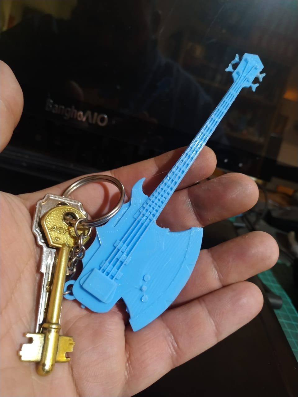 🪓 Gene Simmons Axe Bass Keychain・Free STL File for ・Cults