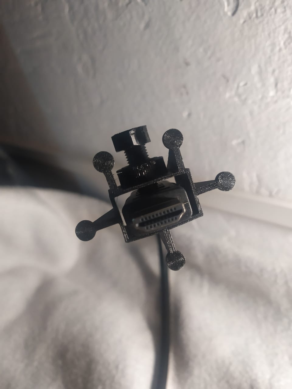 STL file Universal HDMI jack holder-Universal holder for HDMI plugs 🖥️ ...