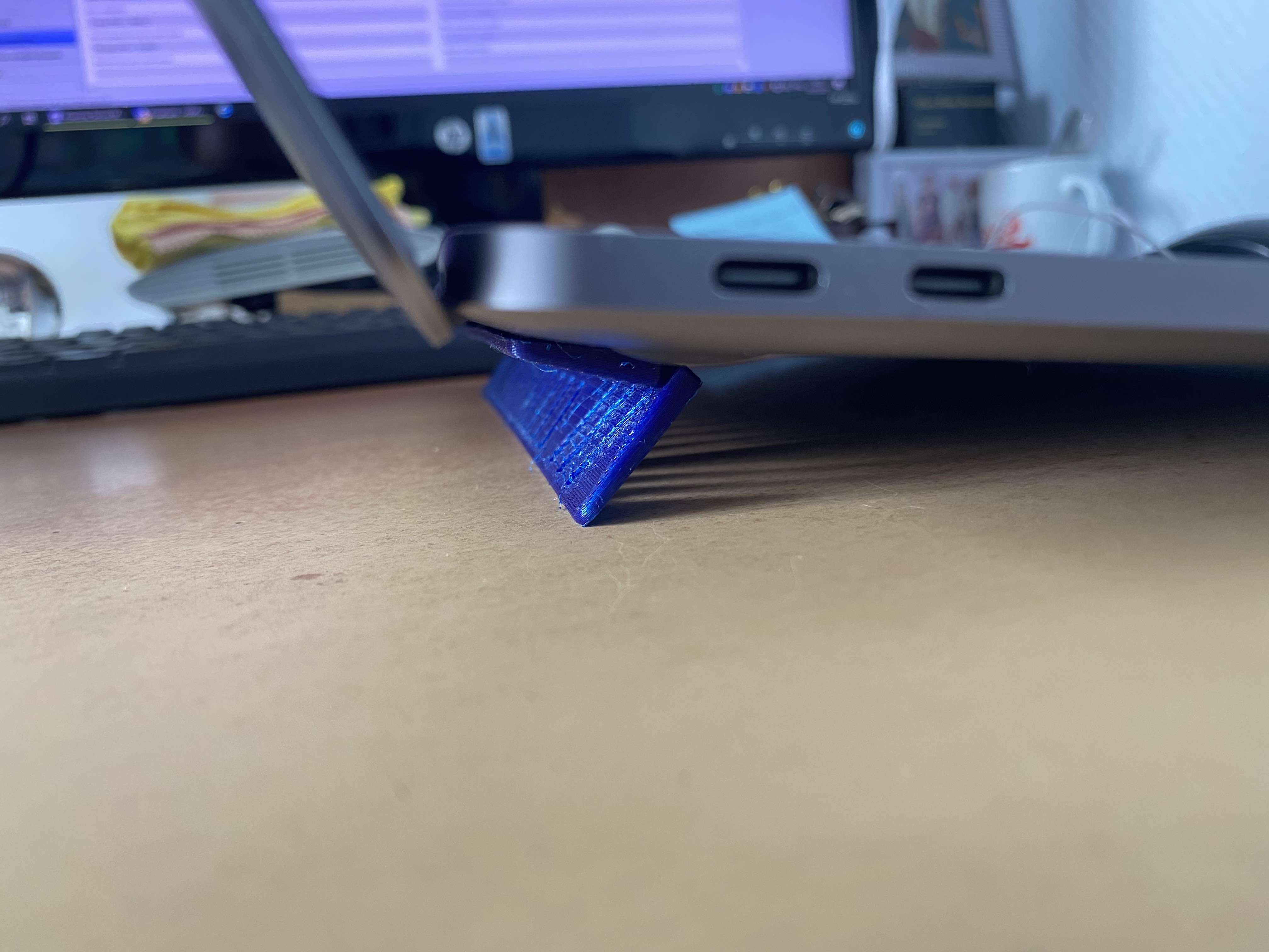 STL file Folding stand for MacBook Pro 💻 ・3D printing model to download ...