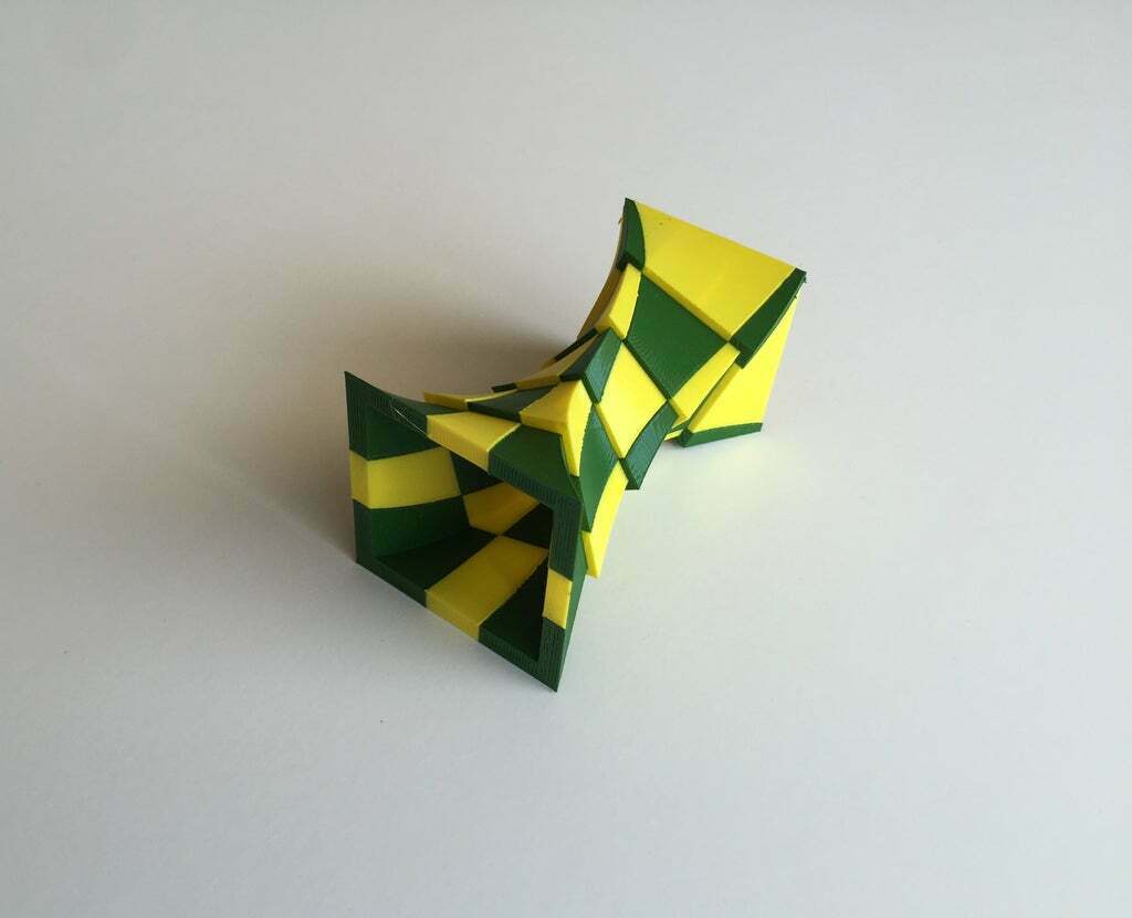 Free STL file 2-Color Box Vase (Dual Extrusion) 📦 ・3D printing design ...