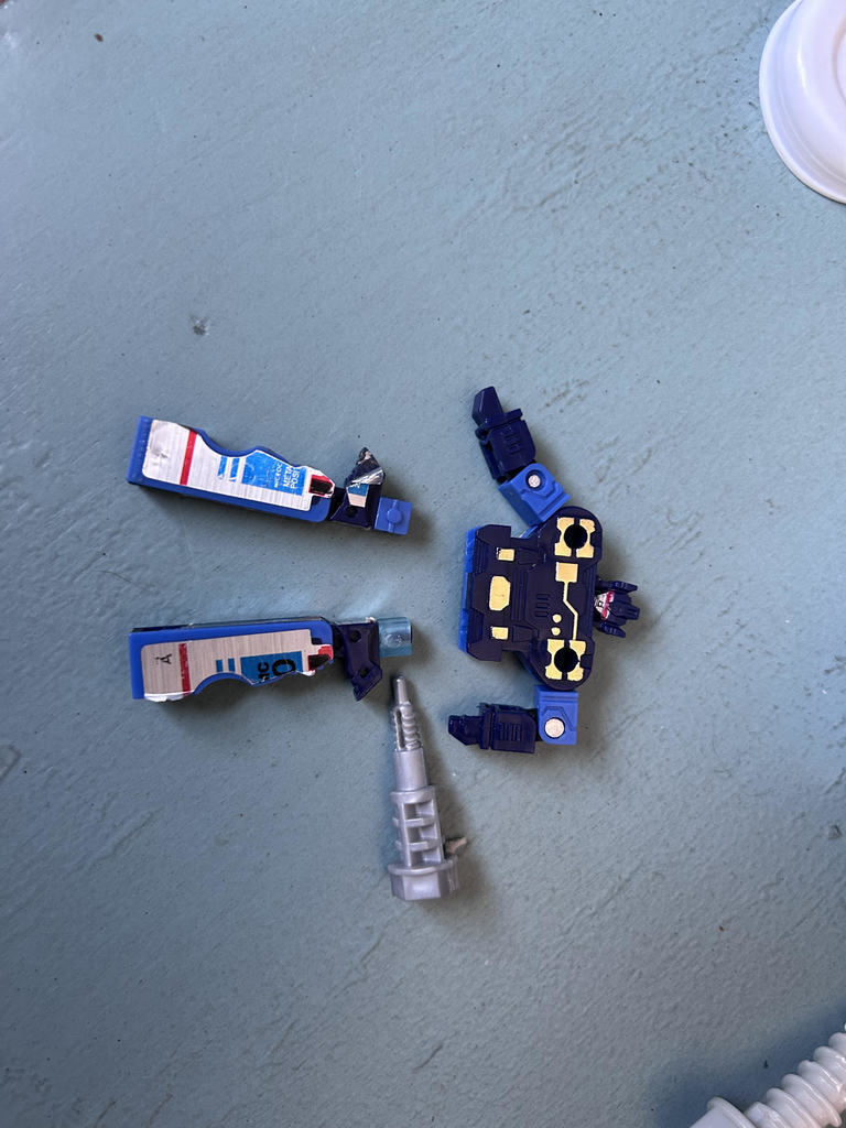 Free 3D file Transformers G1 Frenzy Leg Connector / Fix 🤖 ・3D printer ...