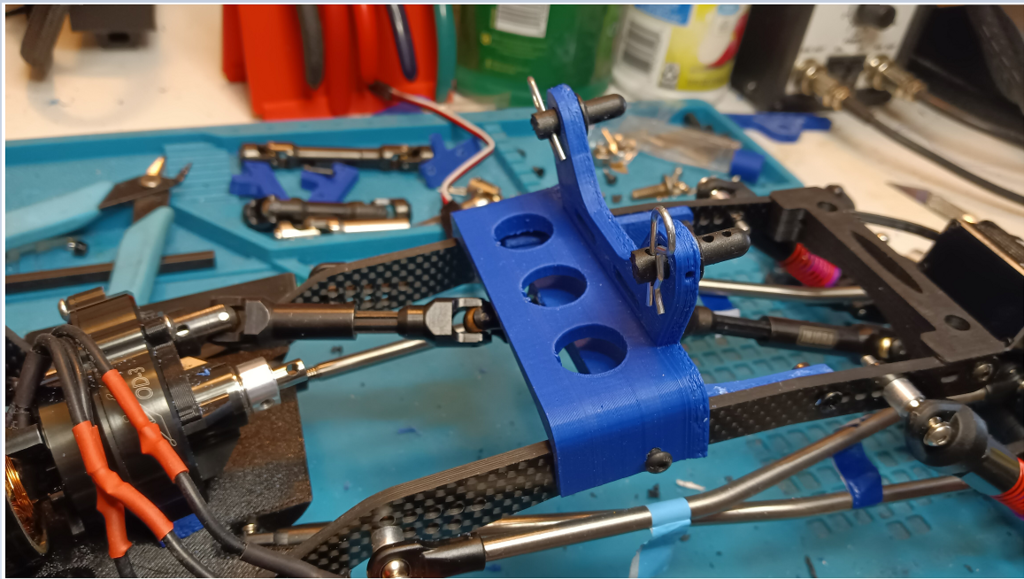 🚕 poizd T3 V1 cab posts and esc tray・Free 3D File for ・Cults