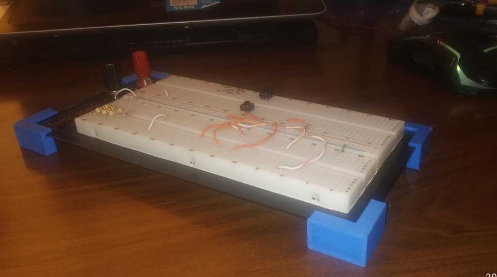 Free 3D file Soporte Protoboard 👽 ・Object to download and to 3D print・Cults